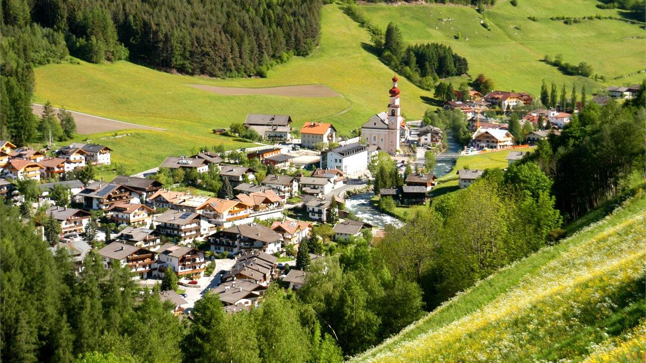 Festa del paese a Vandoies - Peer.today